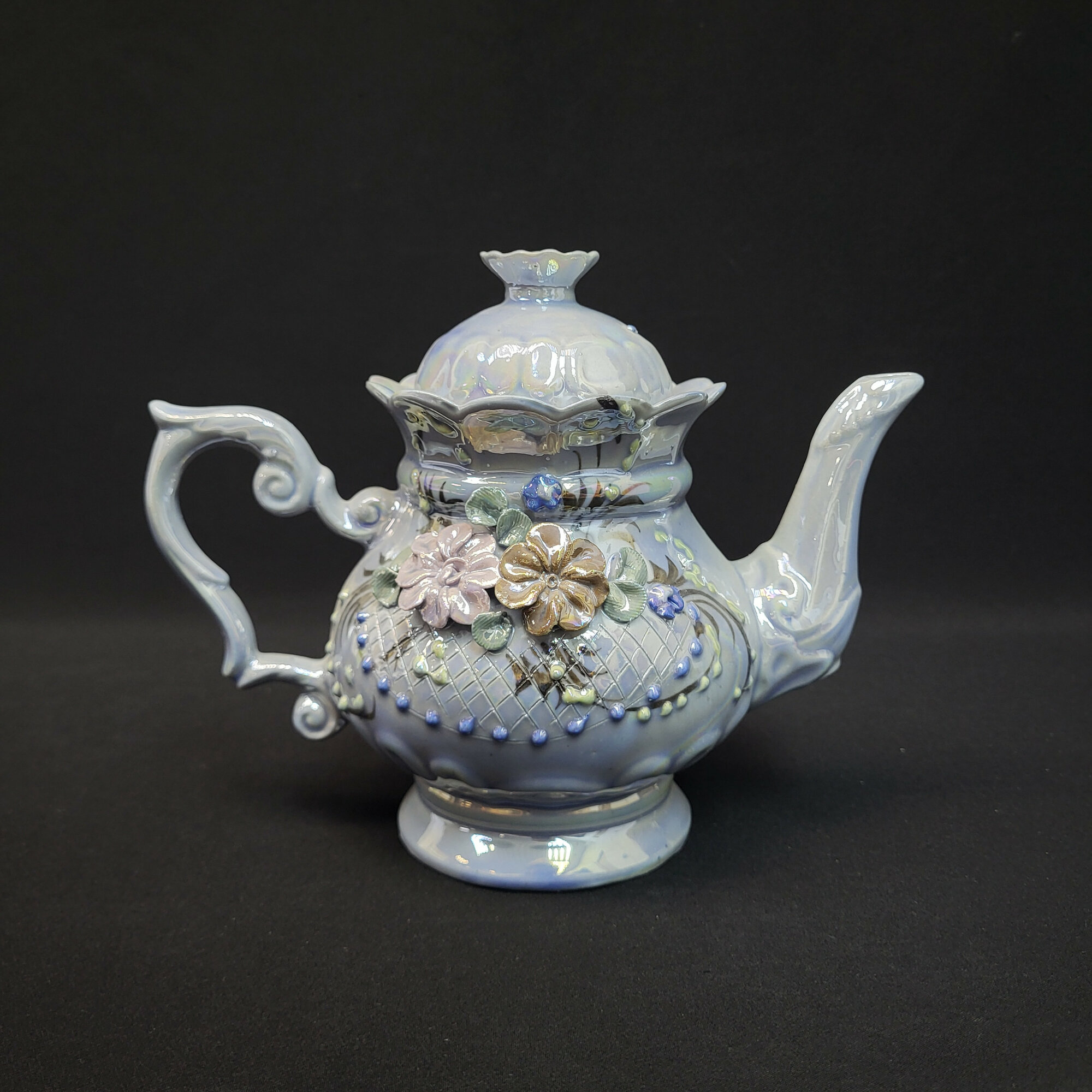 Чайник винтажный, СССР. Керамический, с крышкой, декоративный рельефный цветочный декор