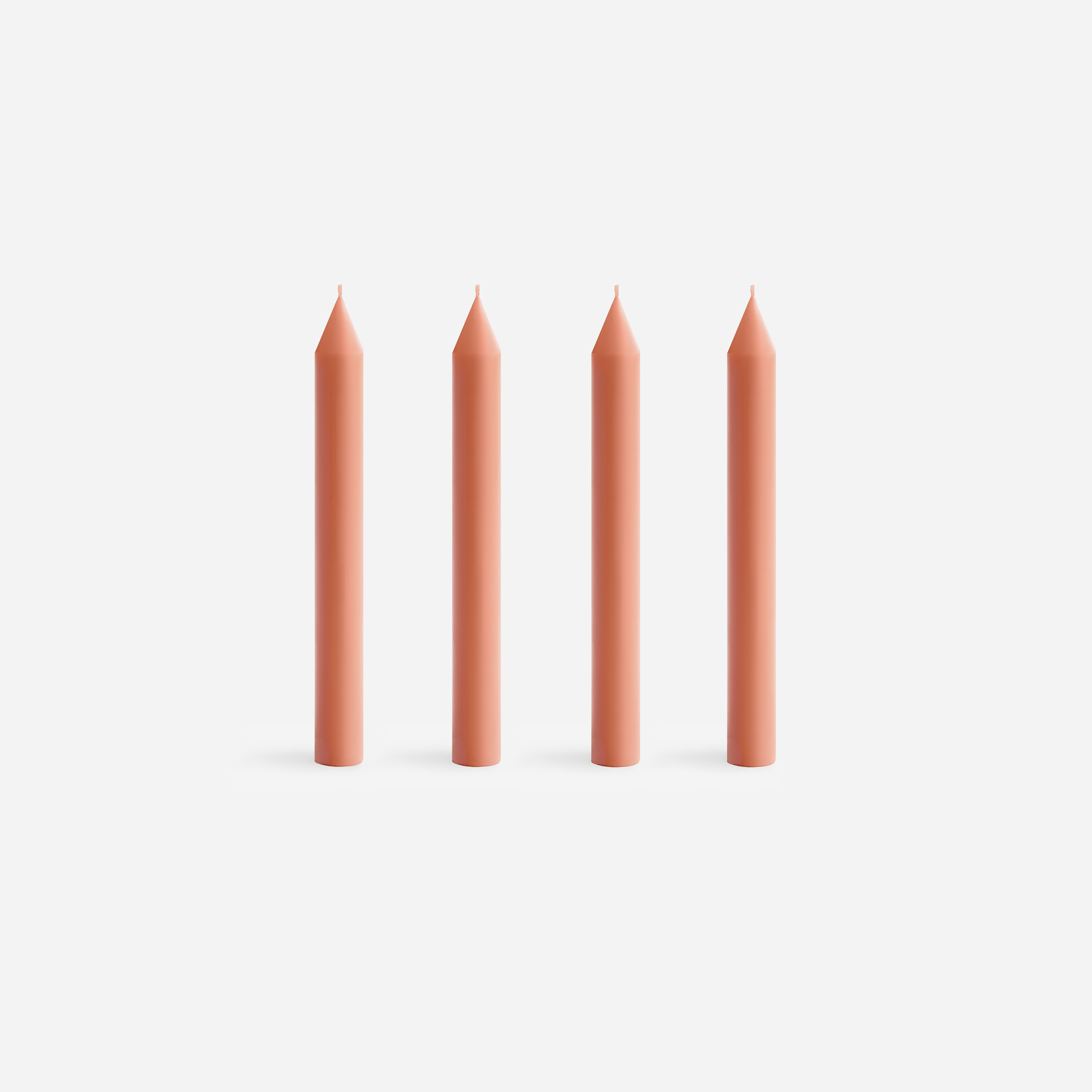 Свечи столовые Delo, набор парафиновых свечей из 4 шт, цвет персиковый