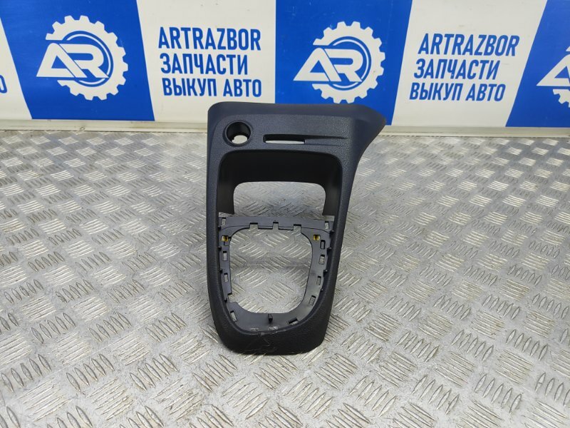 Б/У Накладка центральной консоли Renault Kaptur / Рено Каптюр 2.0 F4RE410 143 Л.С 2018