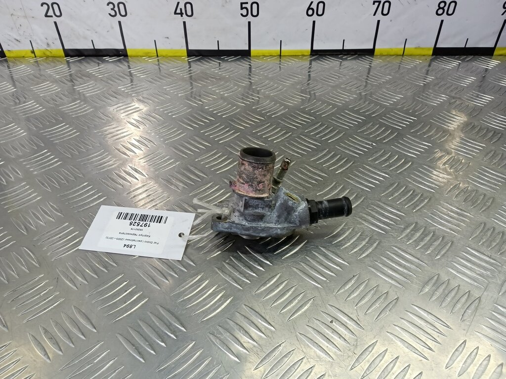 Корпус термостата Б/У для Fiat Doblo I рестайлинг (2005—2015) 55202176