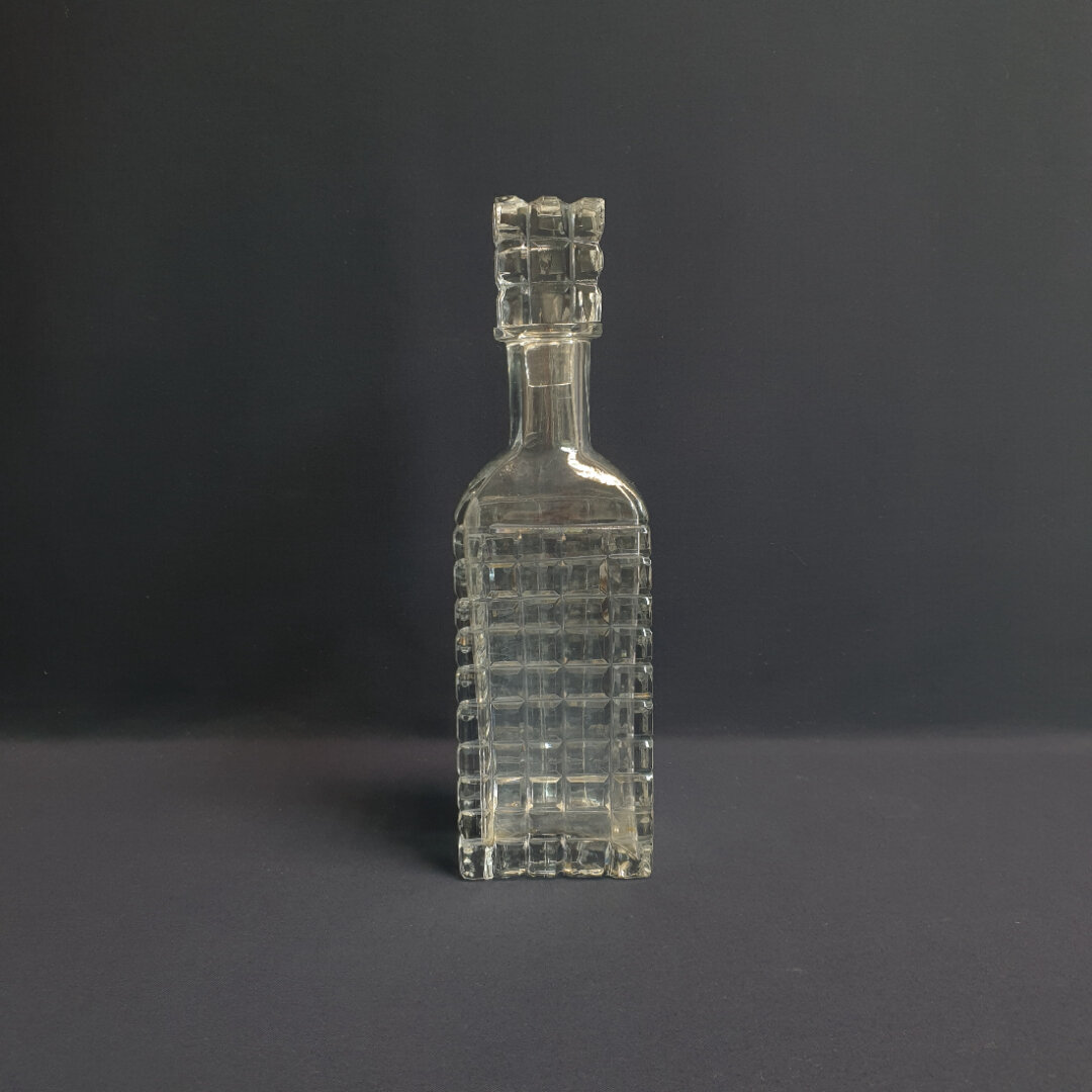 Графин штоф, стекло, пробка битая ,0.7л, винтаж сссср