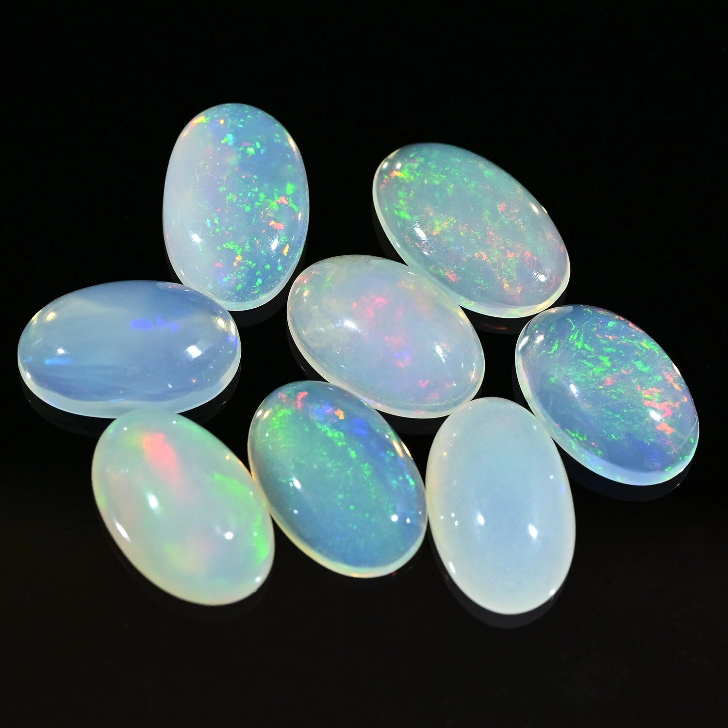 Кабошон из опала овал 6*10мм