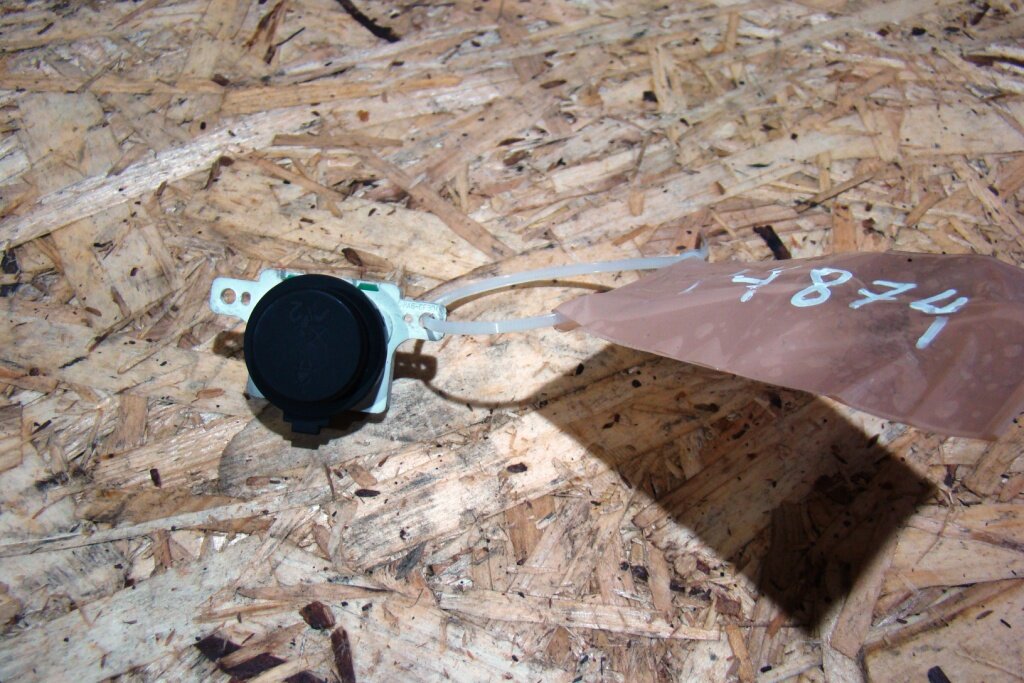 Nissan Note E11 Индикатор ремней безопасности 250209U00A