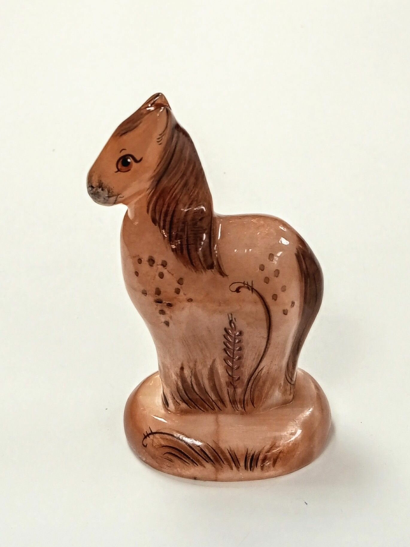 Фигурка "Конь Колосок" из селенита, натуральный камень, ручная роспись