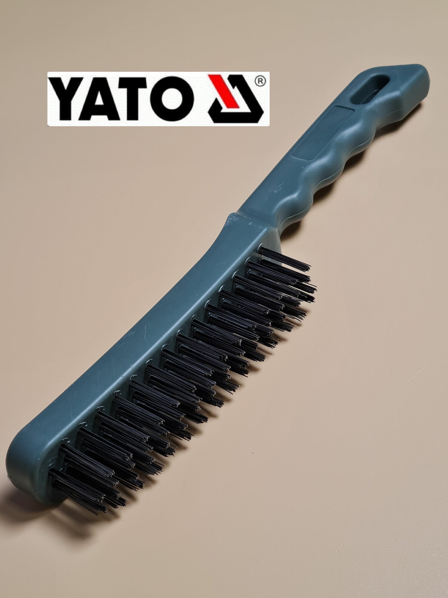 Щетка проволочная стальная YATO, 280 мм, 4 ряда, пластиковая ручка, оцинкованная, YT-6354