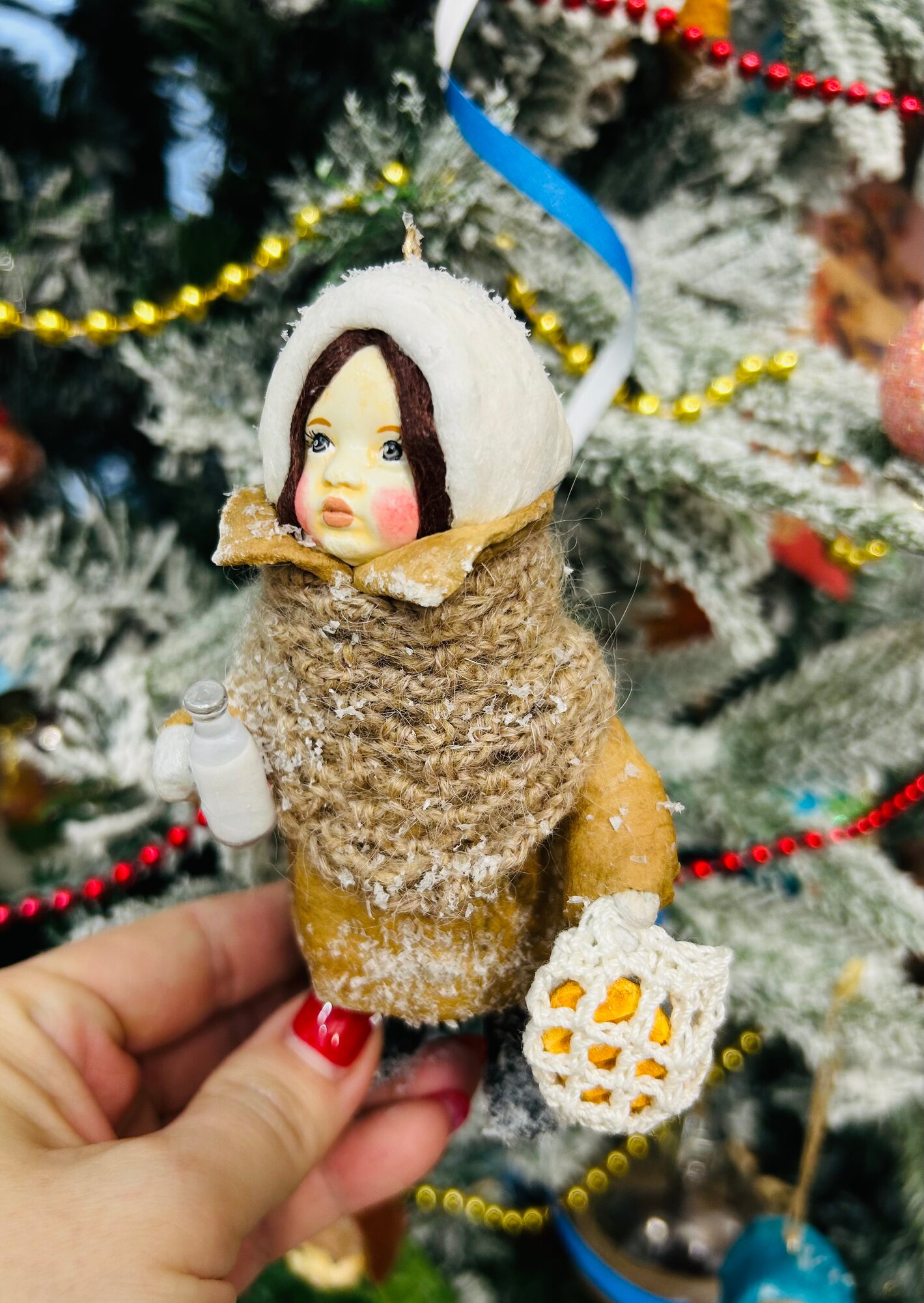 Ватная елочная игрушка - помощница