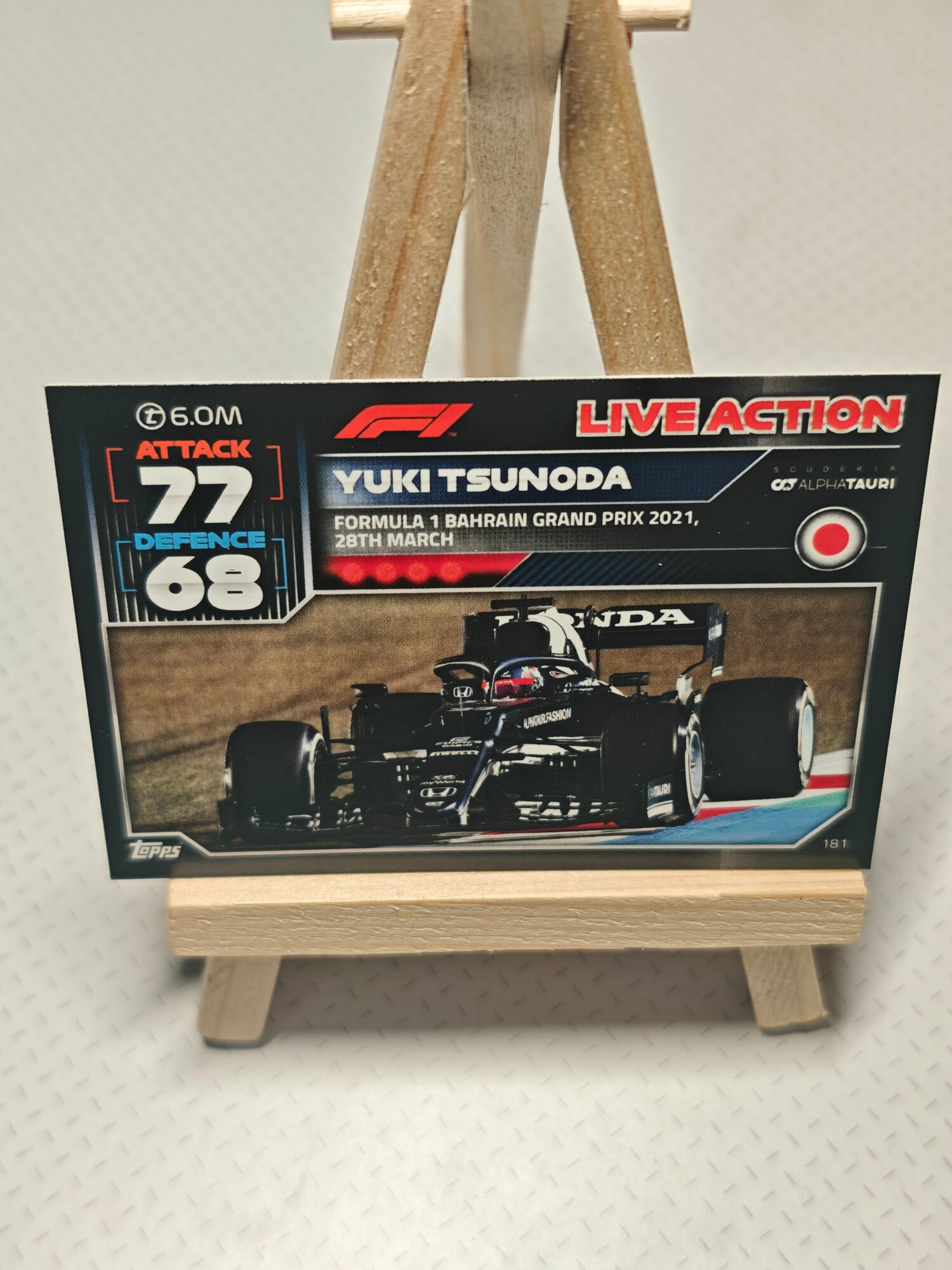 Коллекционная карточка Topps F1 Turbo ATTAX в горизонтальном стандартном формате