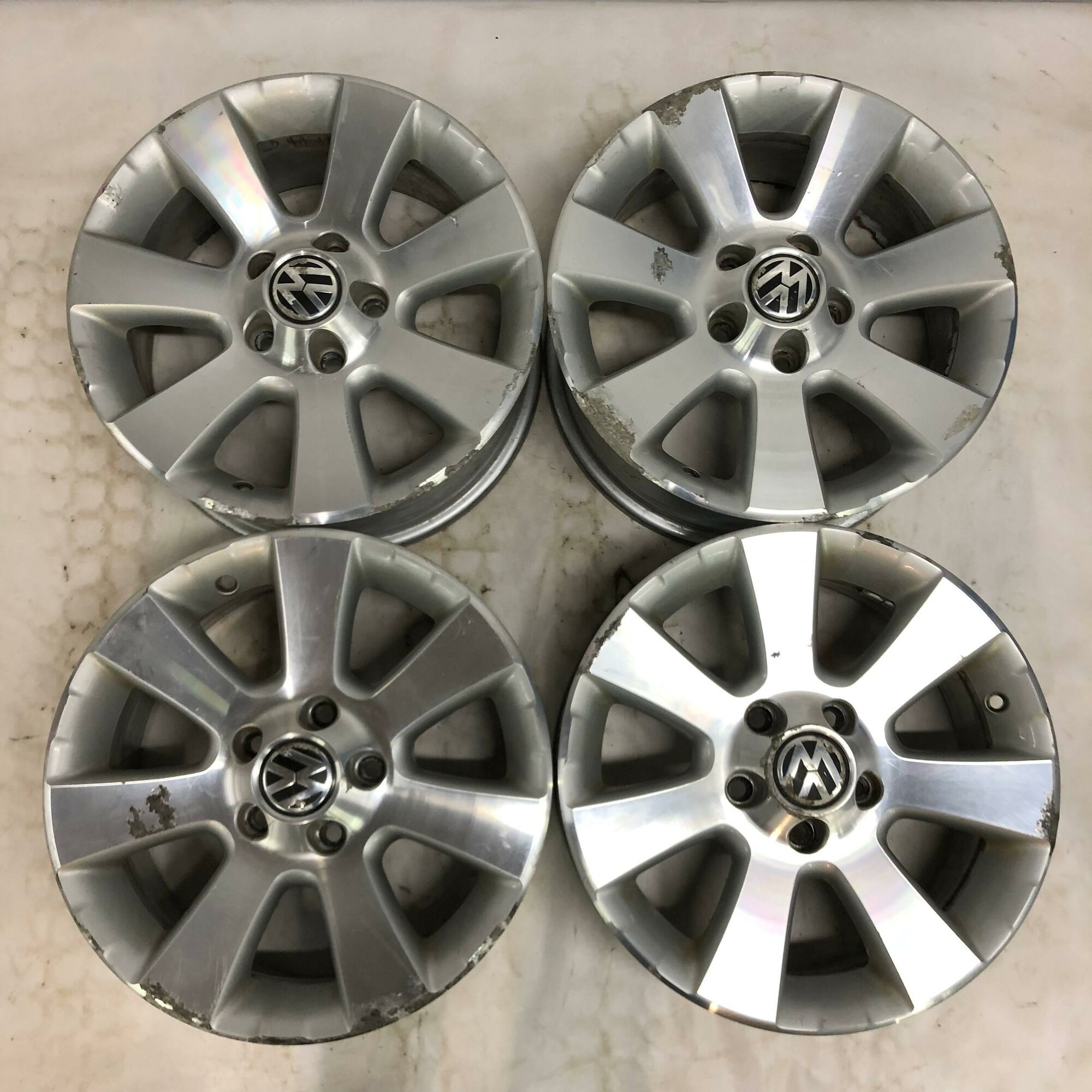 Колесные диски Volkswagen 16x6.5 PCD 5x112 D57.1 ET33 (оригинал)