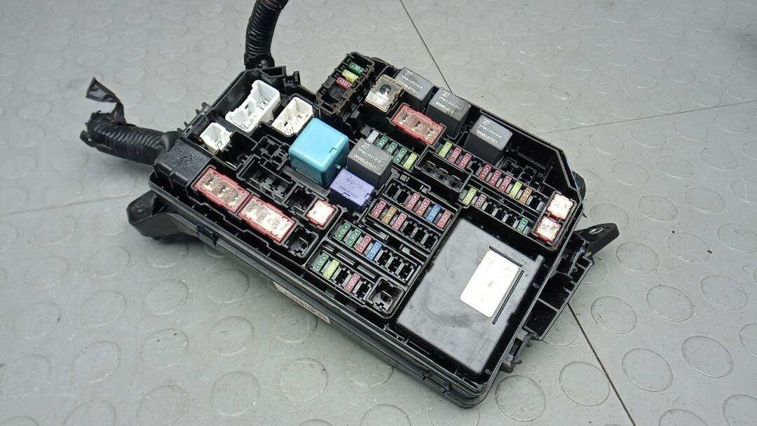 Блок предохранителей Toyota C-HR 2017 82111F4380