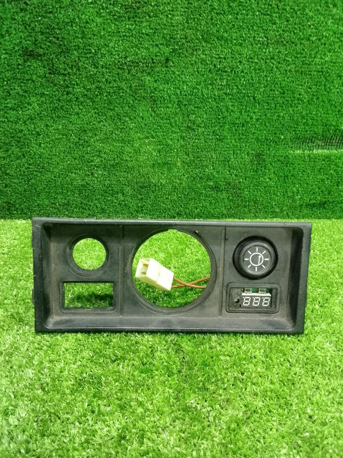 Накладка торпедо ВАЗ 2104 Б/У с пробегом