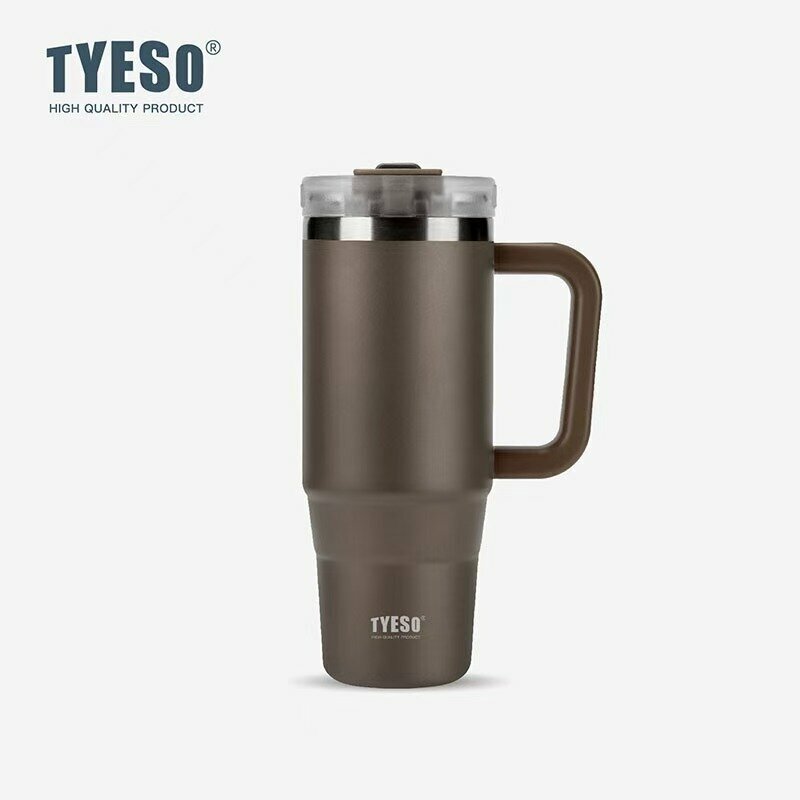 Термос TYESO Ice King большой емкости оснащен ручкой и трубочкой, что делает его идеальным для использования в автомобиле или других ситуациях. Он изготовлен из нержавеющей стали.