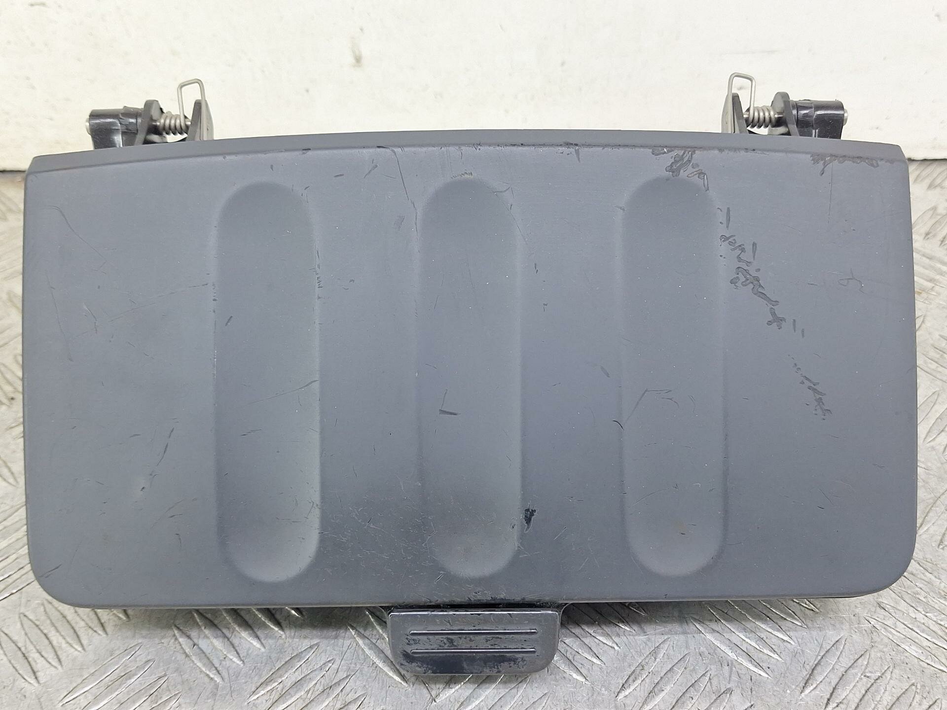 Бардачок Ford Fusion рест. 2006 6N11N20164ACW