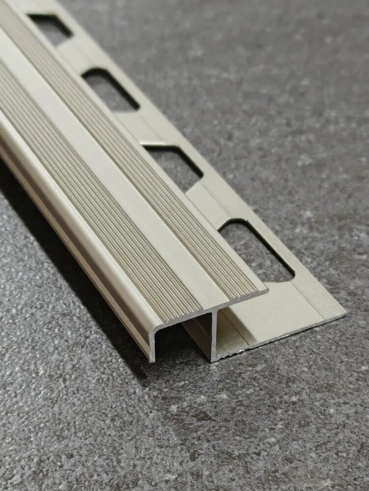 Профиль Z-образный алюминиевый анодированный для плитки на ступени (порог) 10мм 2,7м Шампань матовая