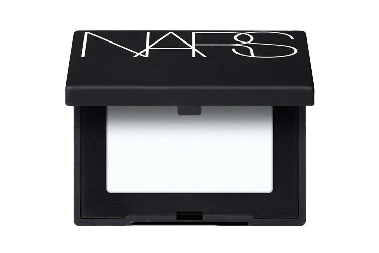 Тортовая основа под макияж женская NARS Иридирующая сияющая легкая белая, 3г, матовый финиш