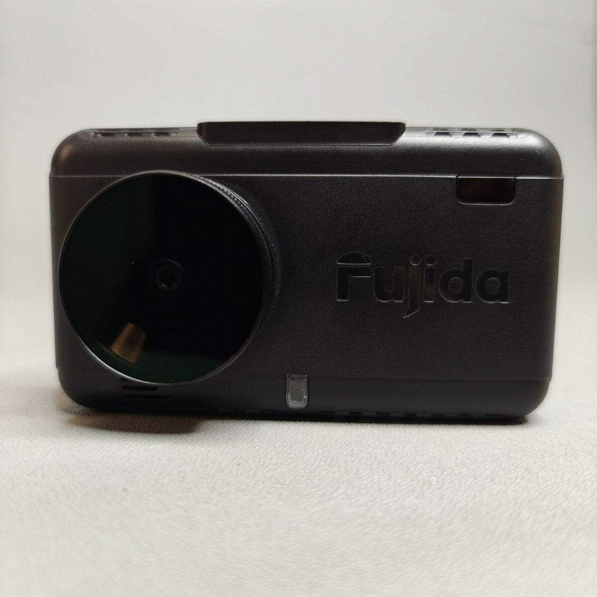 Видеорегистратор для автомобиля Fujida Zoom Smart S WiFi с GPS информатором, WiFi-модулем и магнитным креплением