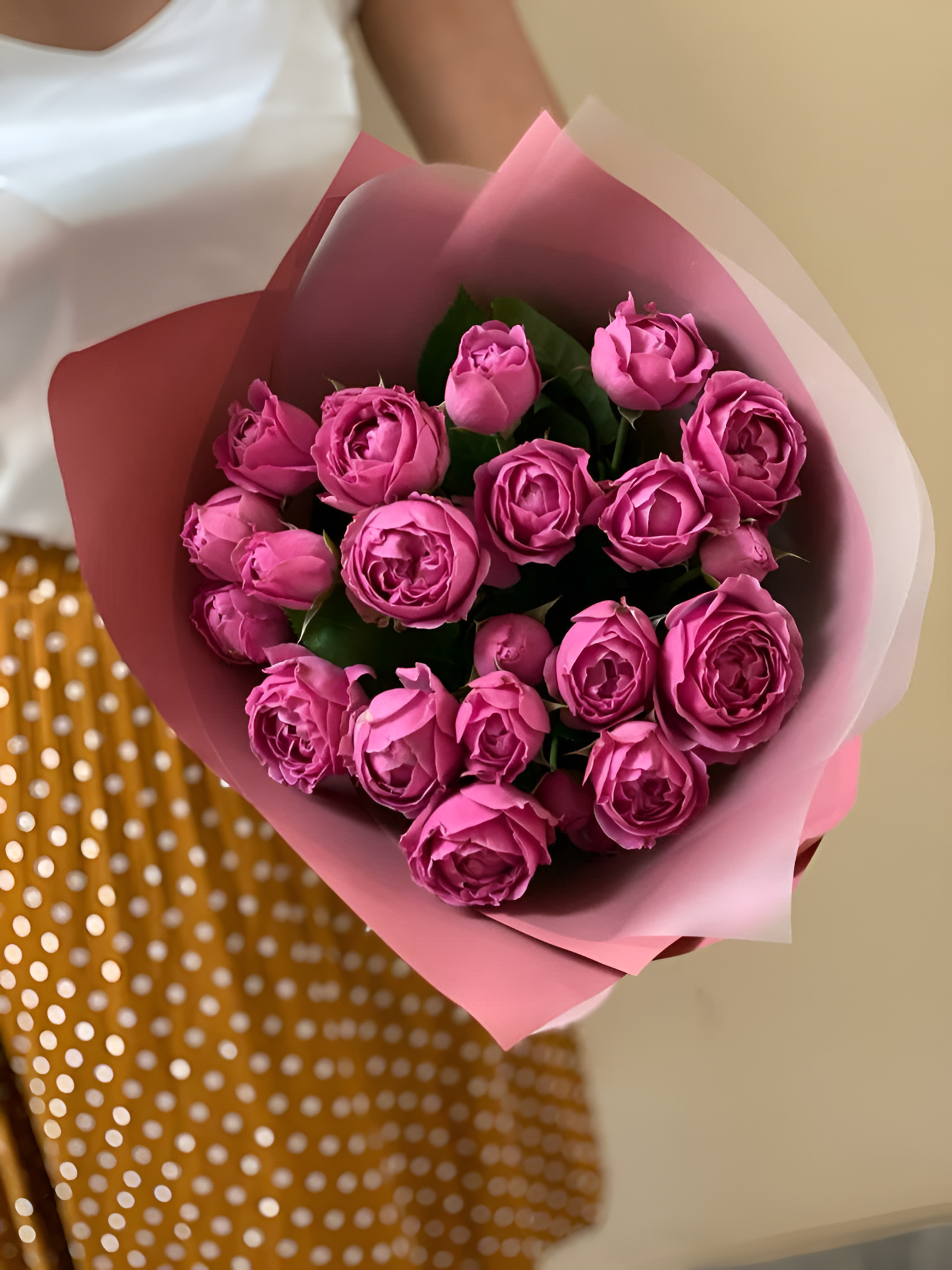 Букет свежесрезанных цветов из 9 пионовидных кустовых роз Мисти Баблс 122