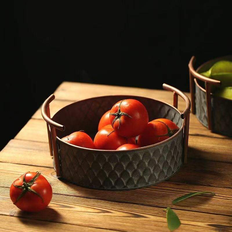 Эксклюзивное металлическое блюдо круглой формы 22 см с ручками для сервировки фруктов шашлыка и завтраков