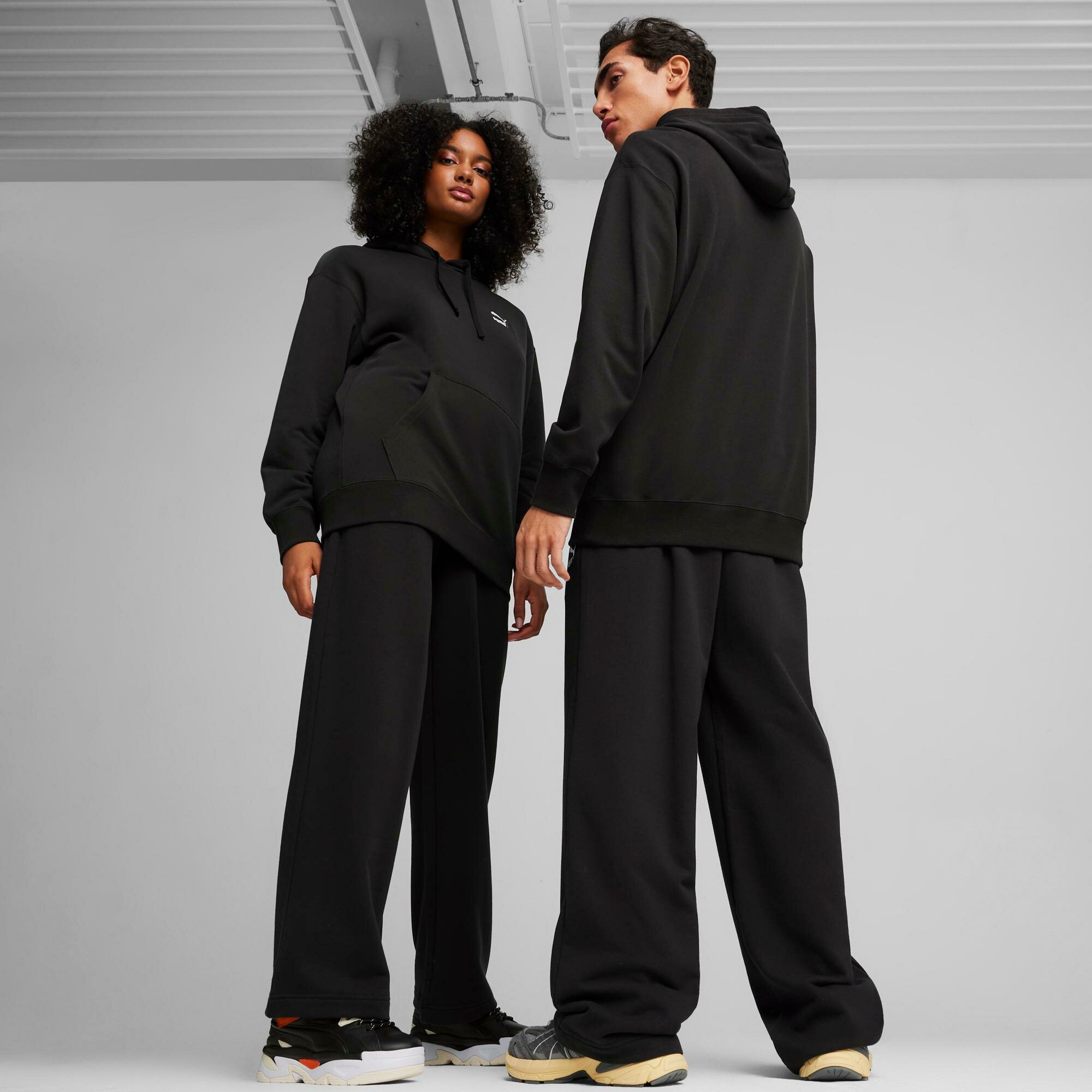 Брюки PUMA BETTER CLASSICS Sweatpants, размер L, черный — фото 1