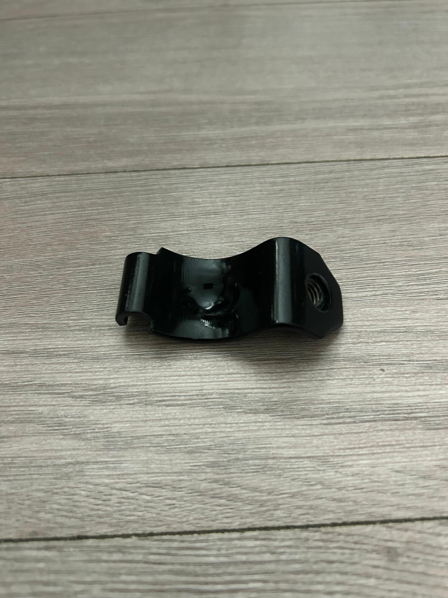 Хомут втулки переднего стабилизатора