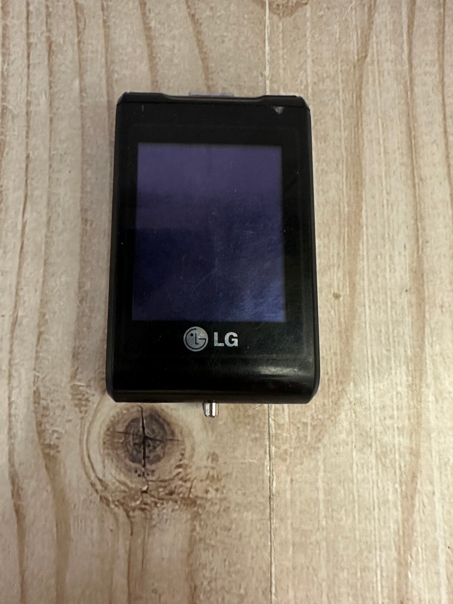 MP3-плеер LG fm30 1Gb винтажный компактный интересный с экраном