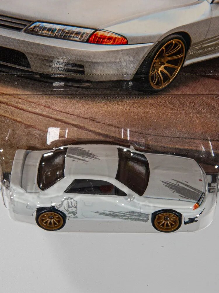 Машинка Hot Wheels Premium Nissan Skyline GT-R (BNR32) 1:64 Boulevard 2024 GJT68 металл — фото 1