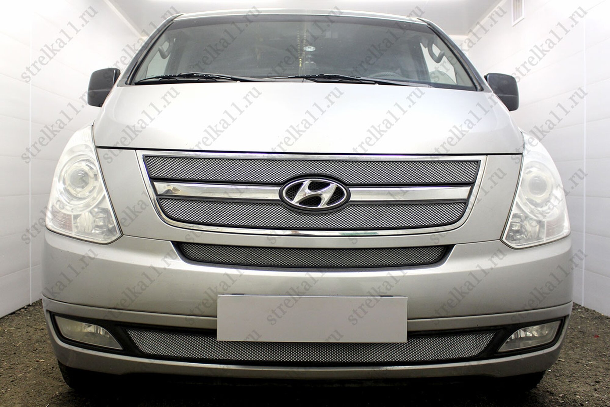 Защитная сетка радиатора с окантовкой и защелками для Hyundai Starex H1 2007-2015 (II), 4шт, хром