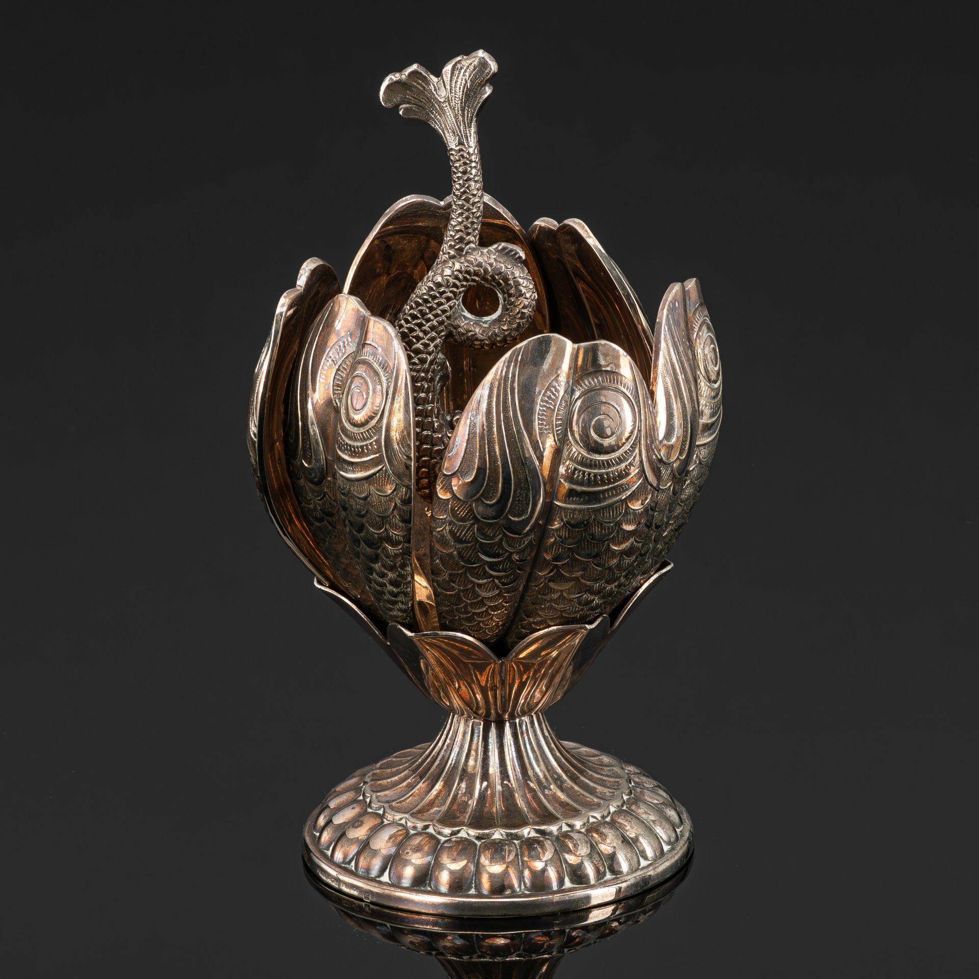 Икорница порционная в форме цветка из коллекции "Caviar Flower" со скульптурной композицией в виде дельфина (на 6 персон)