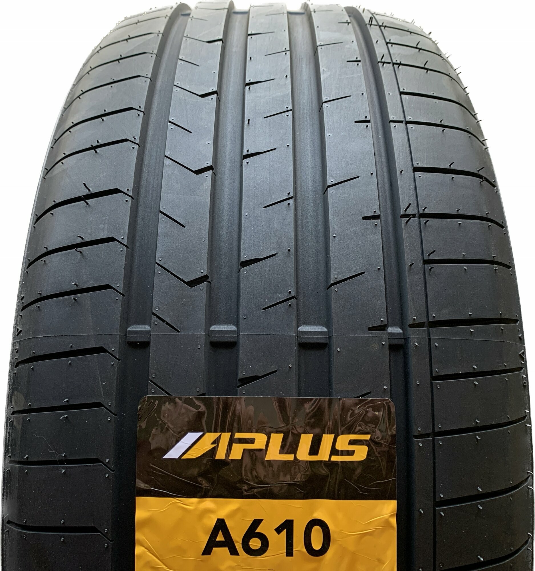 Легковая летняя шина Aplus305/40R20 112Y XL A610 Арт. 7AP2824H1