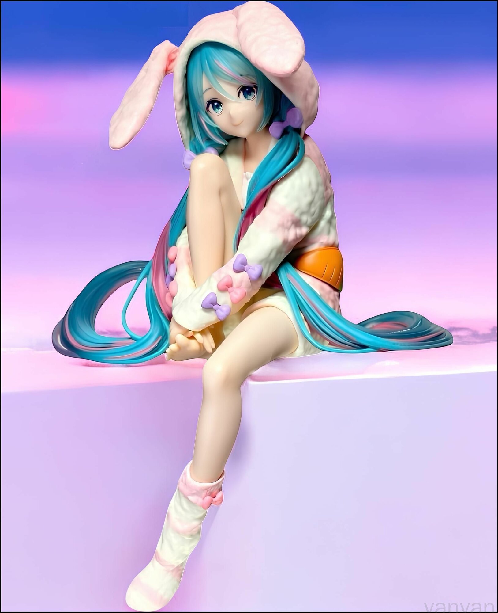 Фигурка Хацунэ Мику пижама с шапкой кролика / Miku Hatsune (13см, пакет)