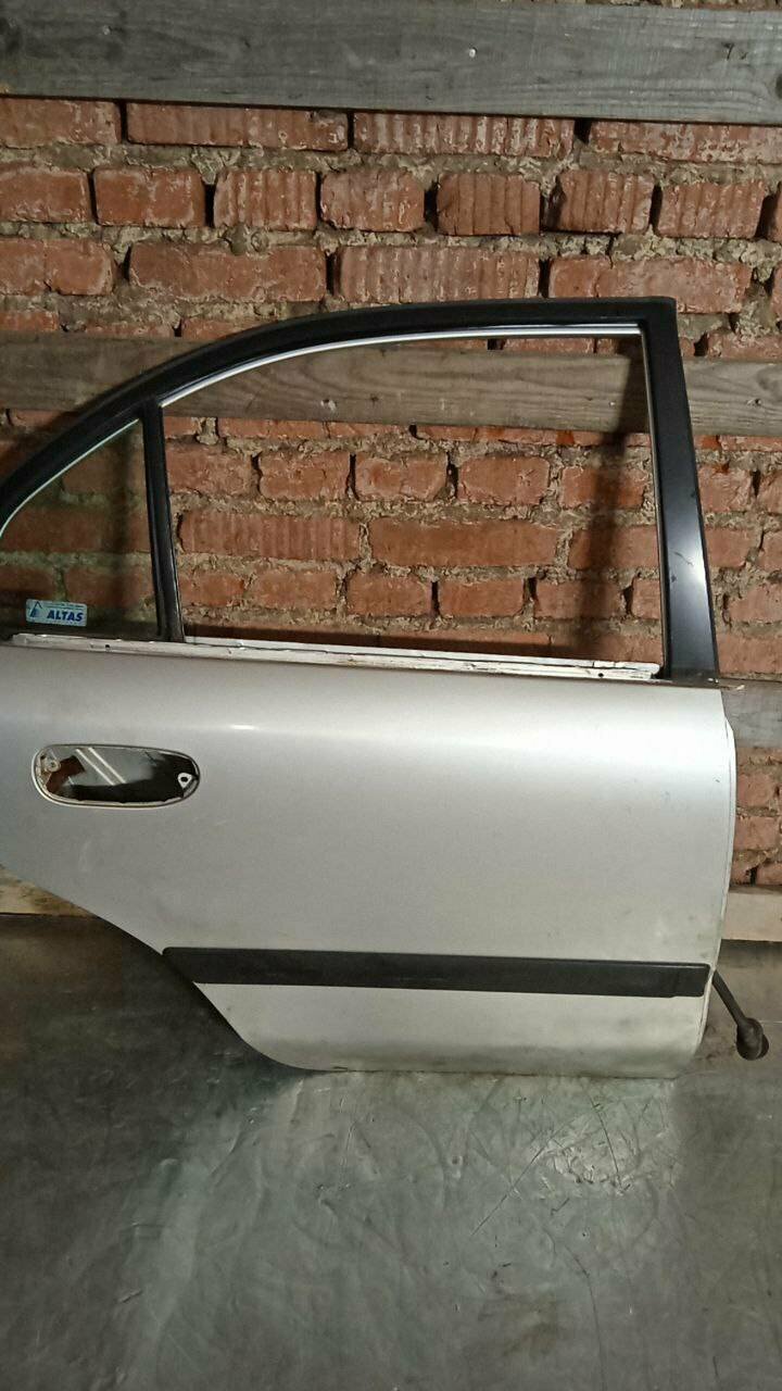 Дверь задняя правая Mitsubishi Carisma рест. 2001