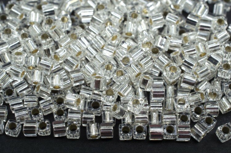 Бисер японский Miyuki Cube кубический 1,8мм #0001 хрусталь, серебряная линия внутри, 10 грамм