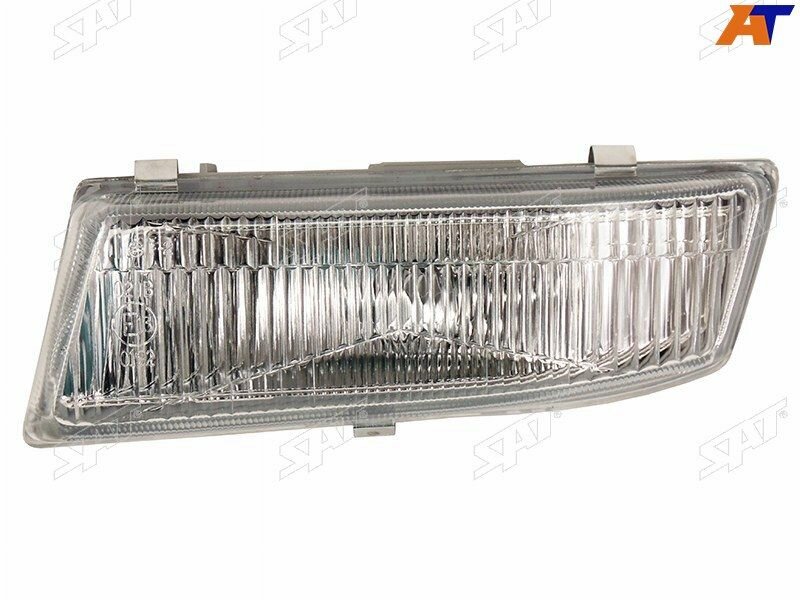 . SAT Фара противотуманная для TOYOTA IPSUM 96-98, PICNIC 96-01 левая