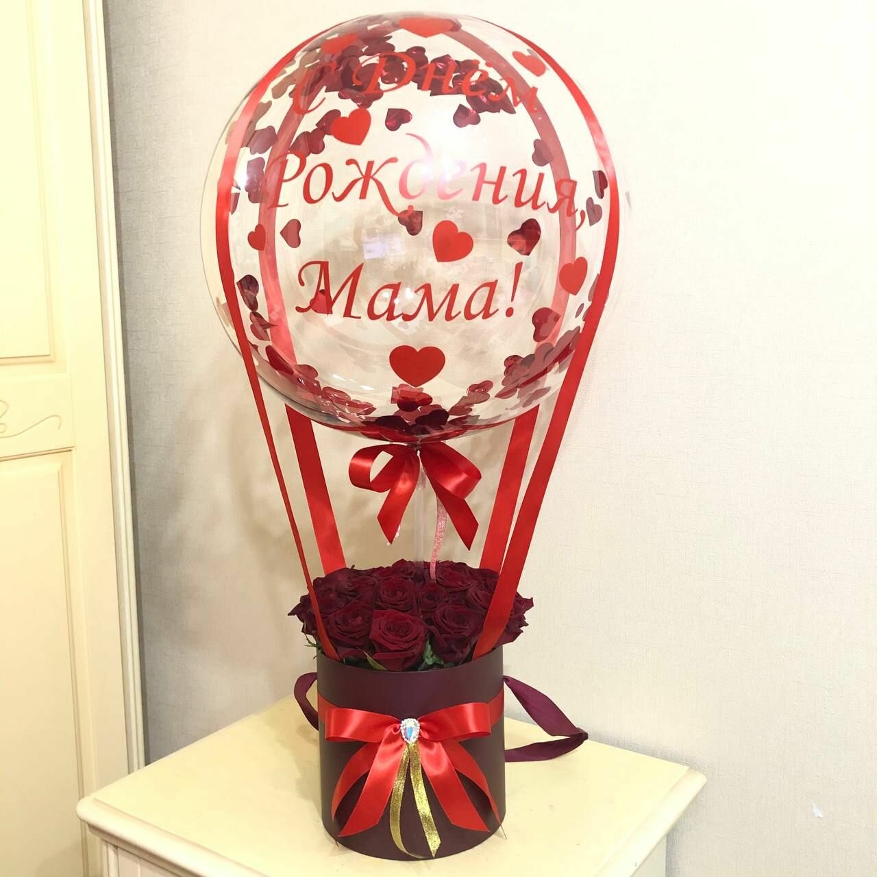 Красные розы / Букет с шаром баблс маме / Цветы в коробке