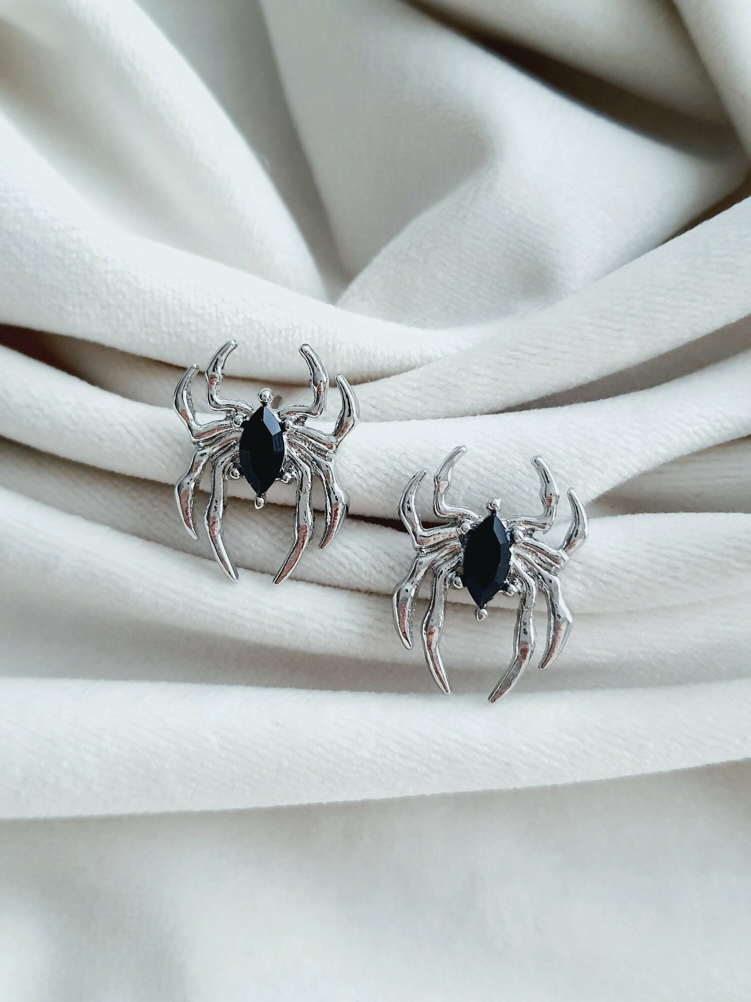 Серьги пусеты, искусственный камень