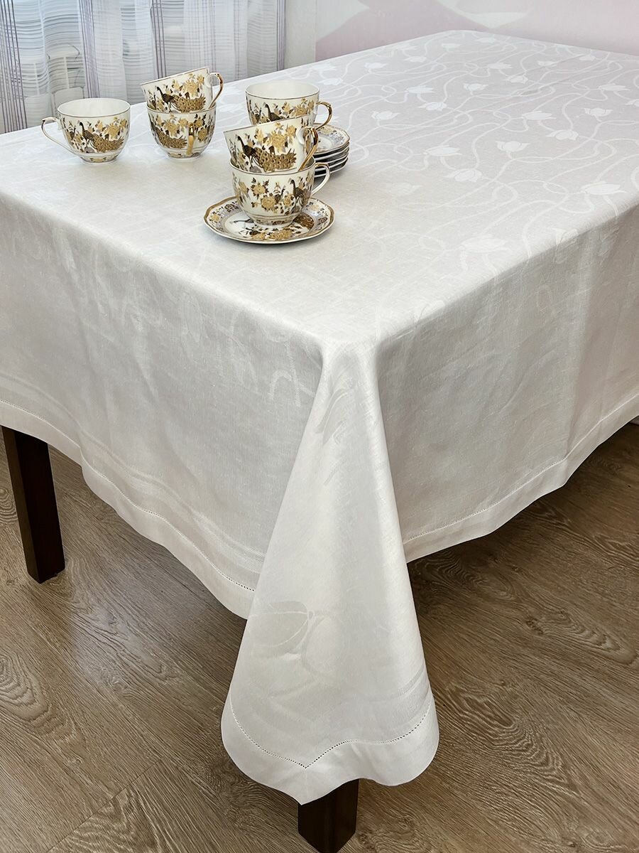 Скатерть льняная жаккардовая белая "Тюльпаны" 150х200, лен 100%