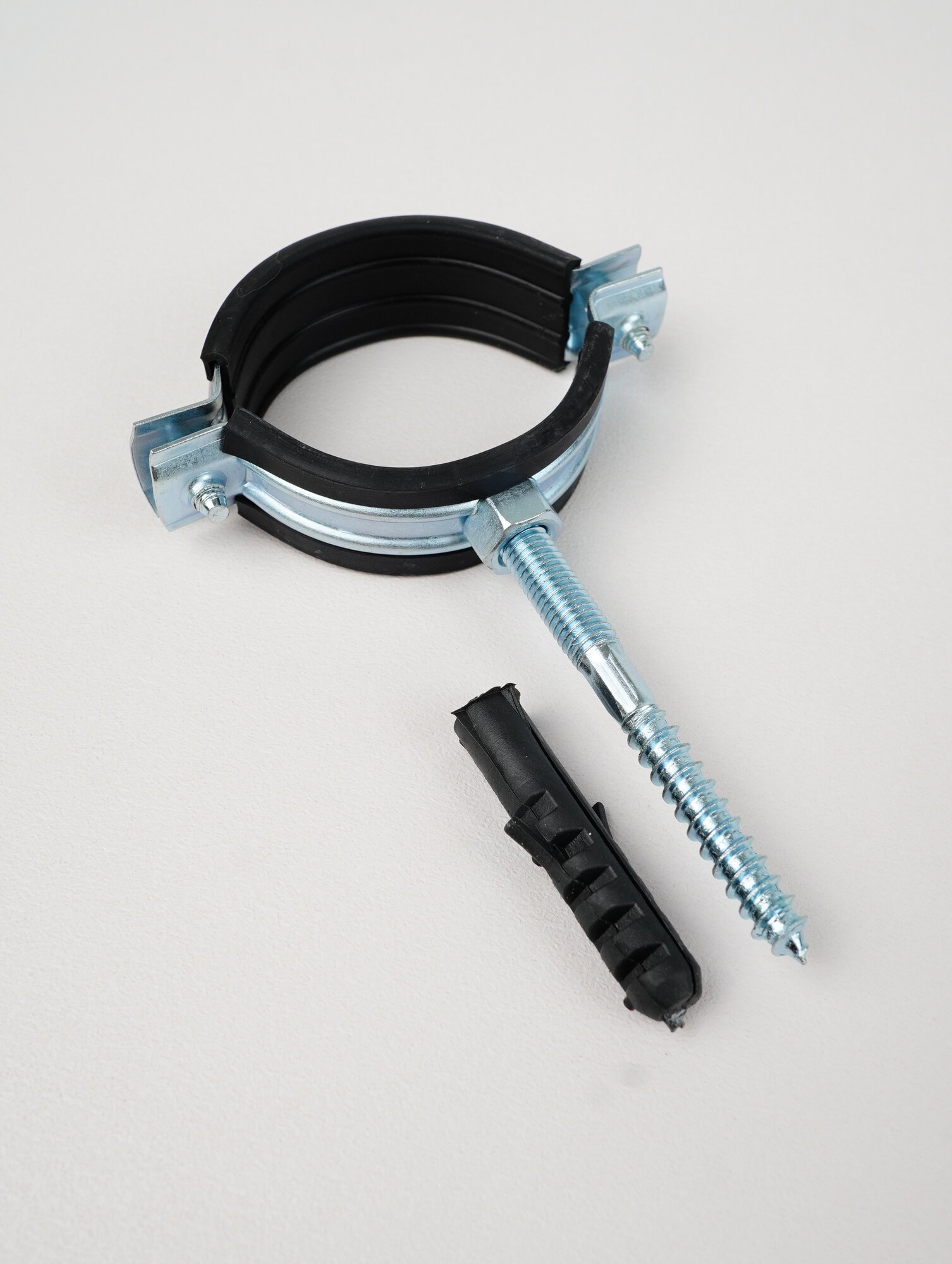 Хомут металлический 1 1/2 (47-51мм) с дюбелем и шурупом 1шт.