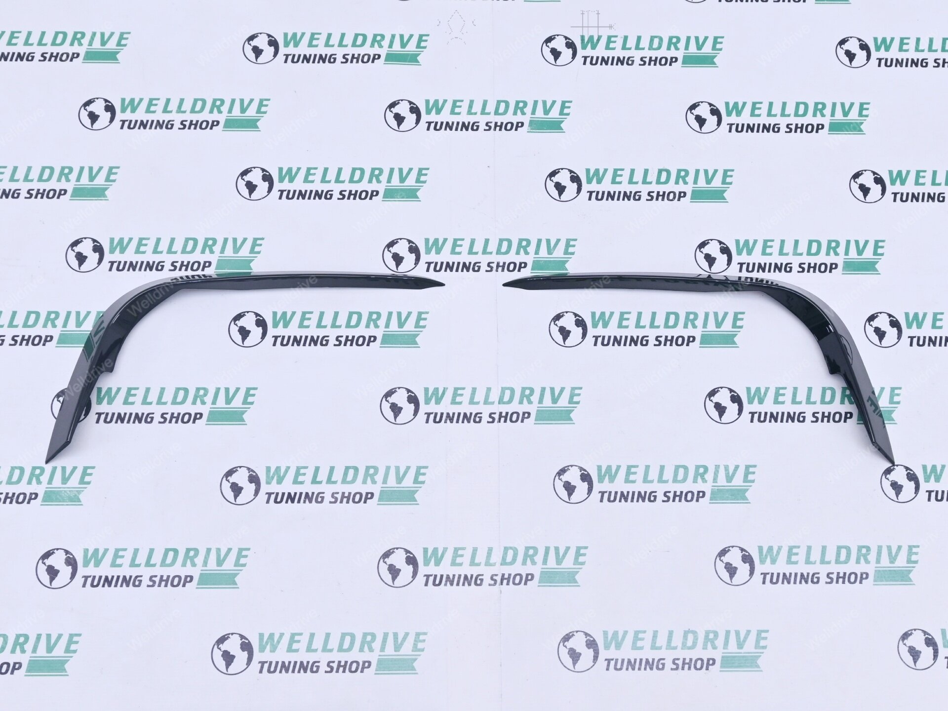 Клыки верхние BMW 3 E90 E91 M-tech рест на передний бампер черный глянец