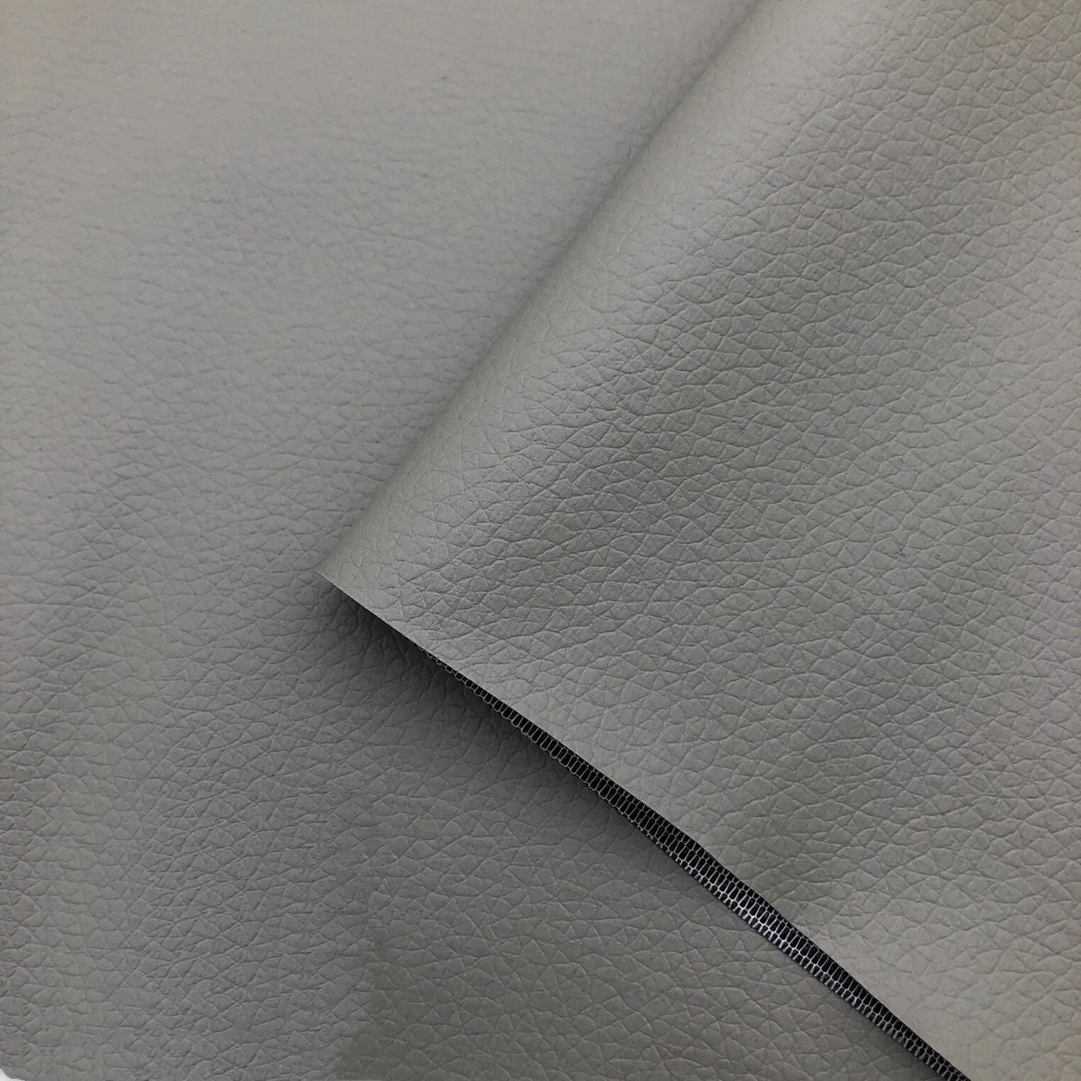 Белая и серая искусственная кожа 137x50 см
