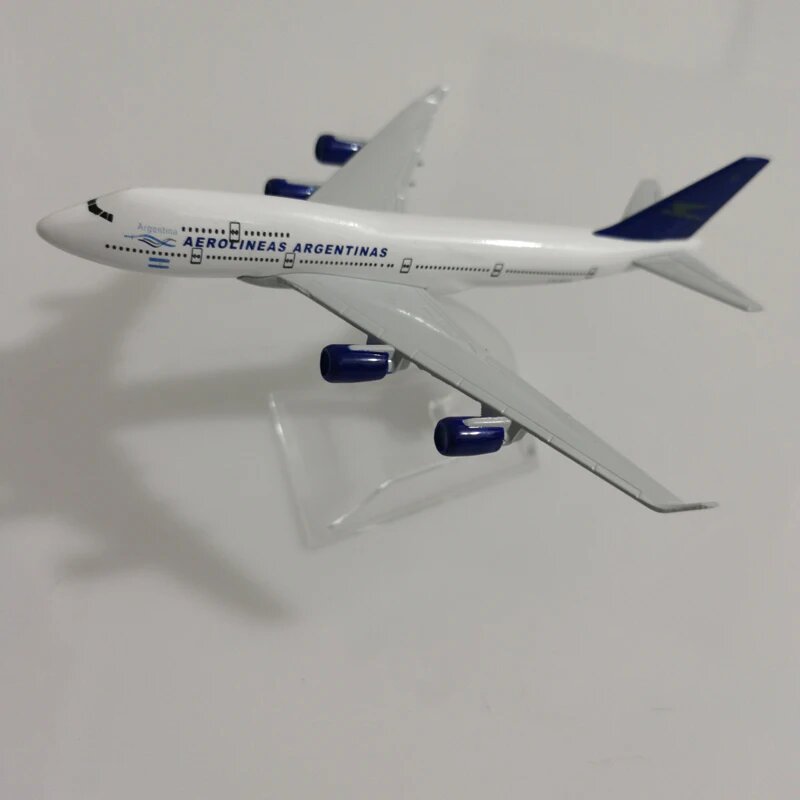 Модель самолета Boeing 747 Aerolineas Argentinas 1/400, Белый