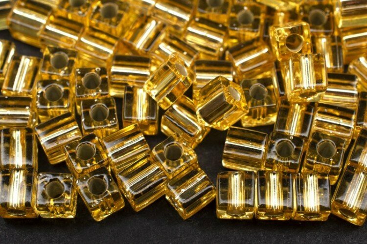 Бисер японский Miyuki Cube кубический 4мм #0003 золотой, серебряная линия внутри, 10 грамм