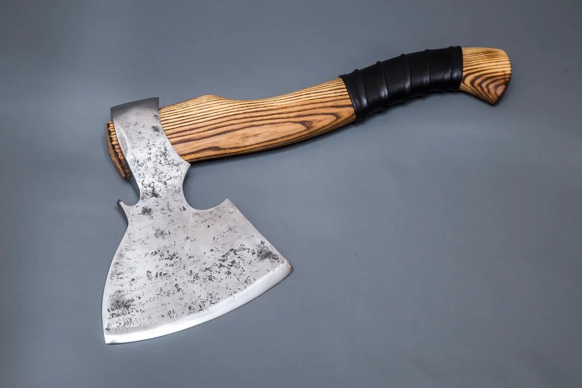 Топор из стали 9ХС «Егерь №5» ценные породы древесины