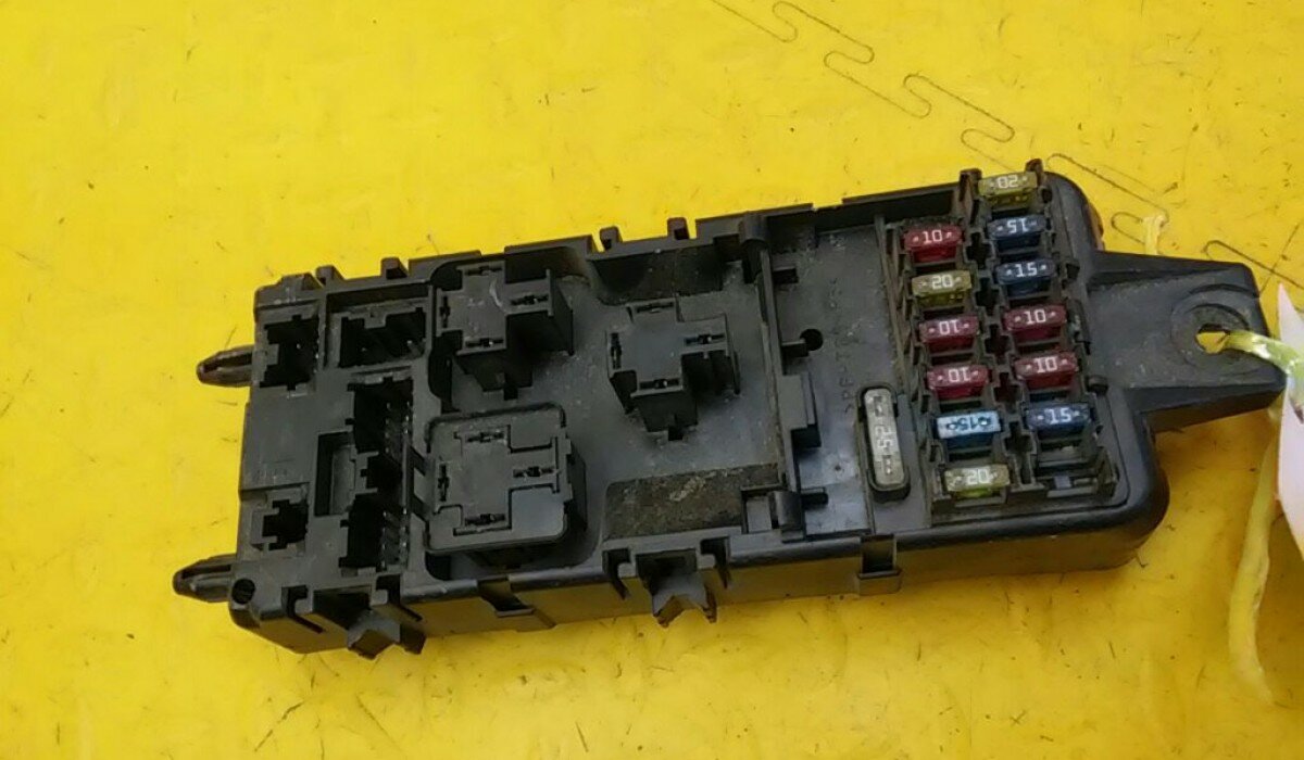 Блок предохранителей Carisma (DA) Mitsubishi MR318826