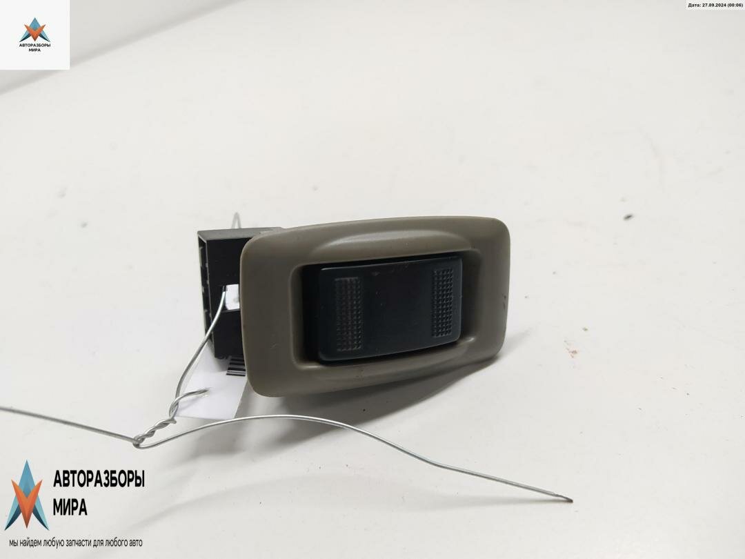 Кнопка стеклоподъемника заднего правого Mazda Demio DW рест. 2000 GE4T66380C05