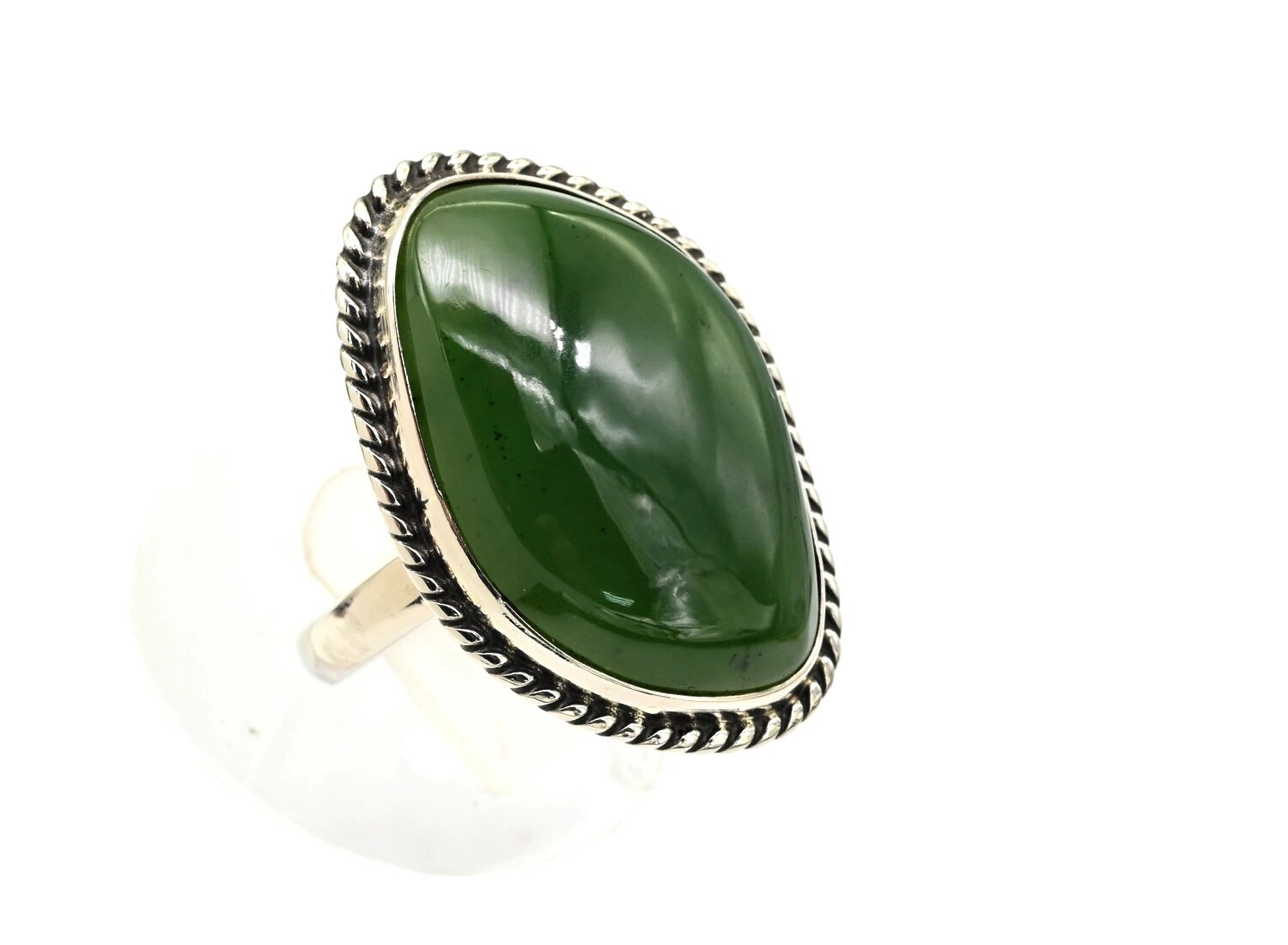 Кольцо, нефрит