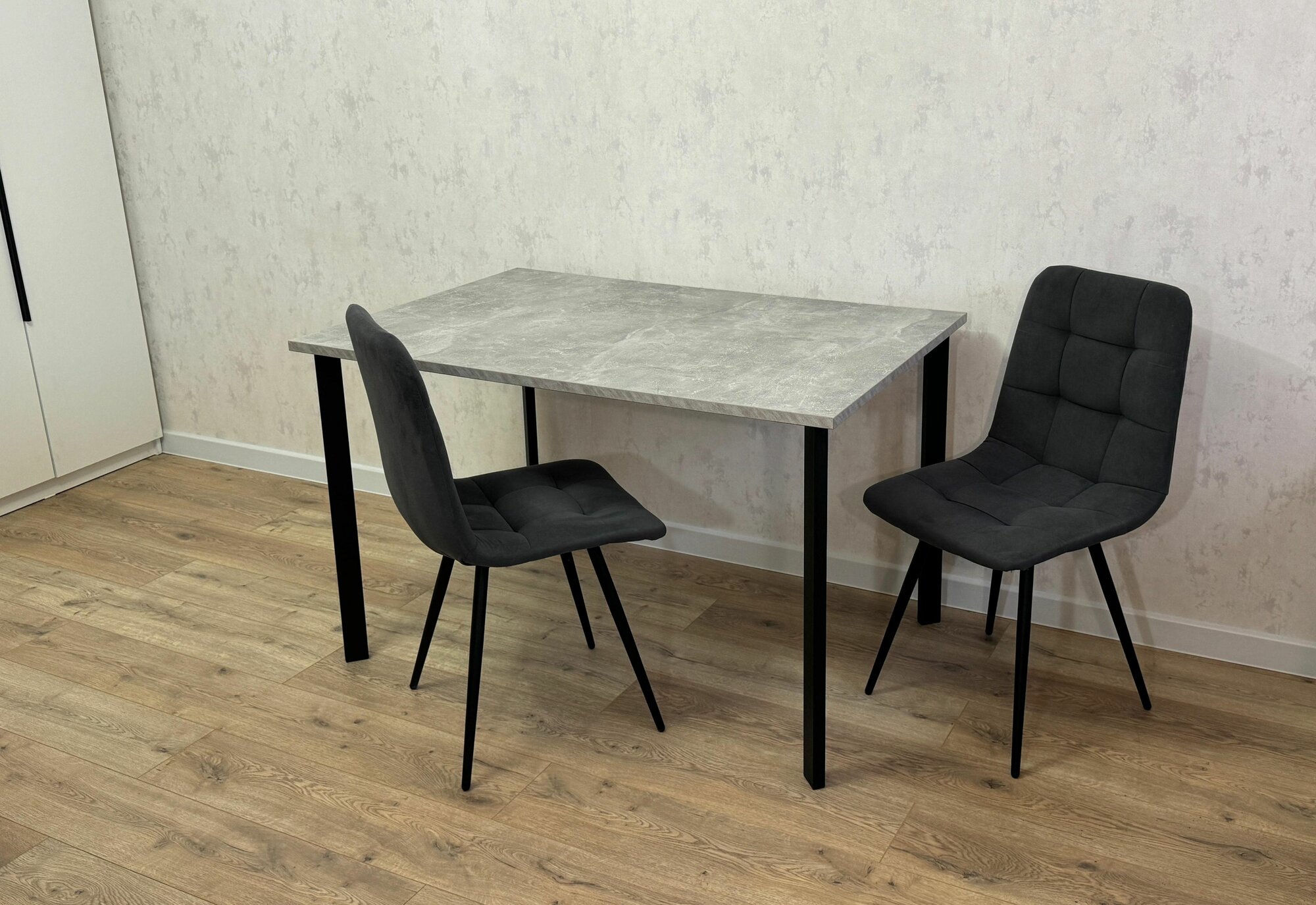 Стол Компьютерный Бетон Светлый 80*80*75 см . Ножки черные .