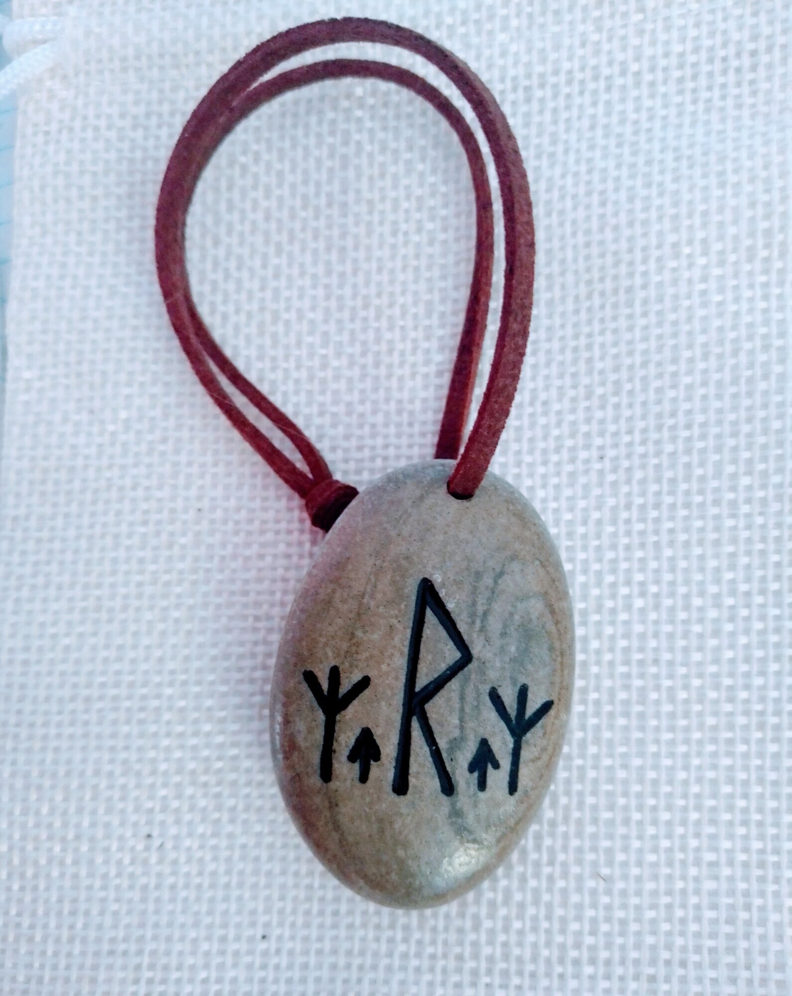 Оберег водителя "Защита на дороге" из натурального камня с гравировкой рун