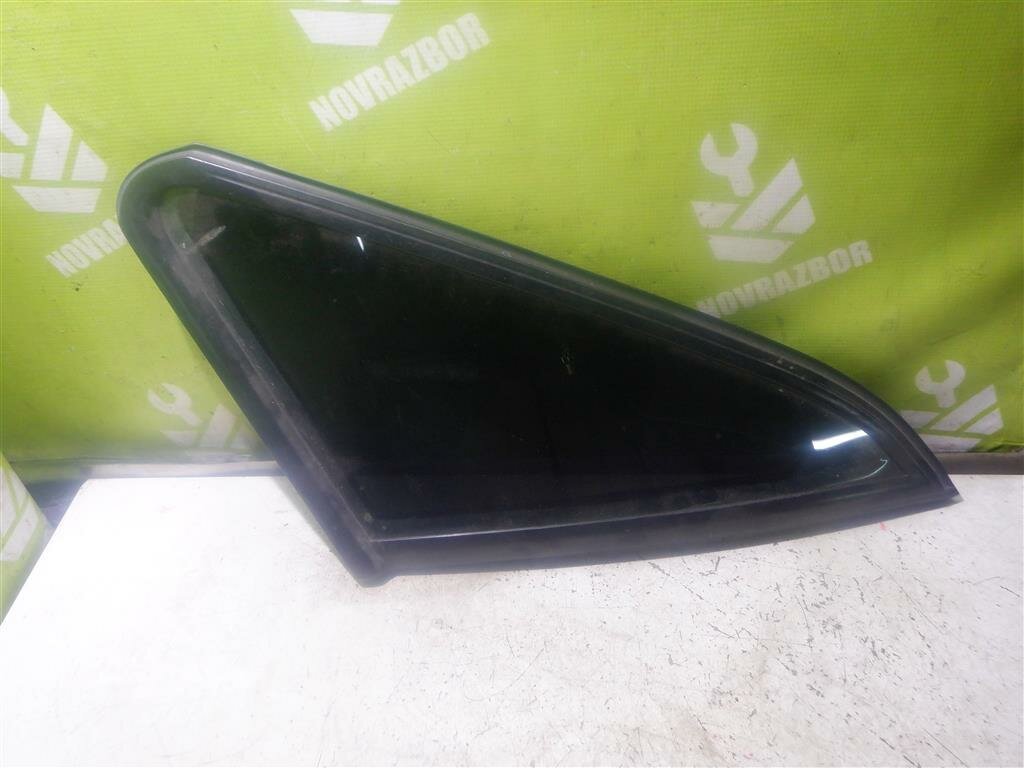 Стекло кузовное глухое правое VW Passat B3 1988-1993