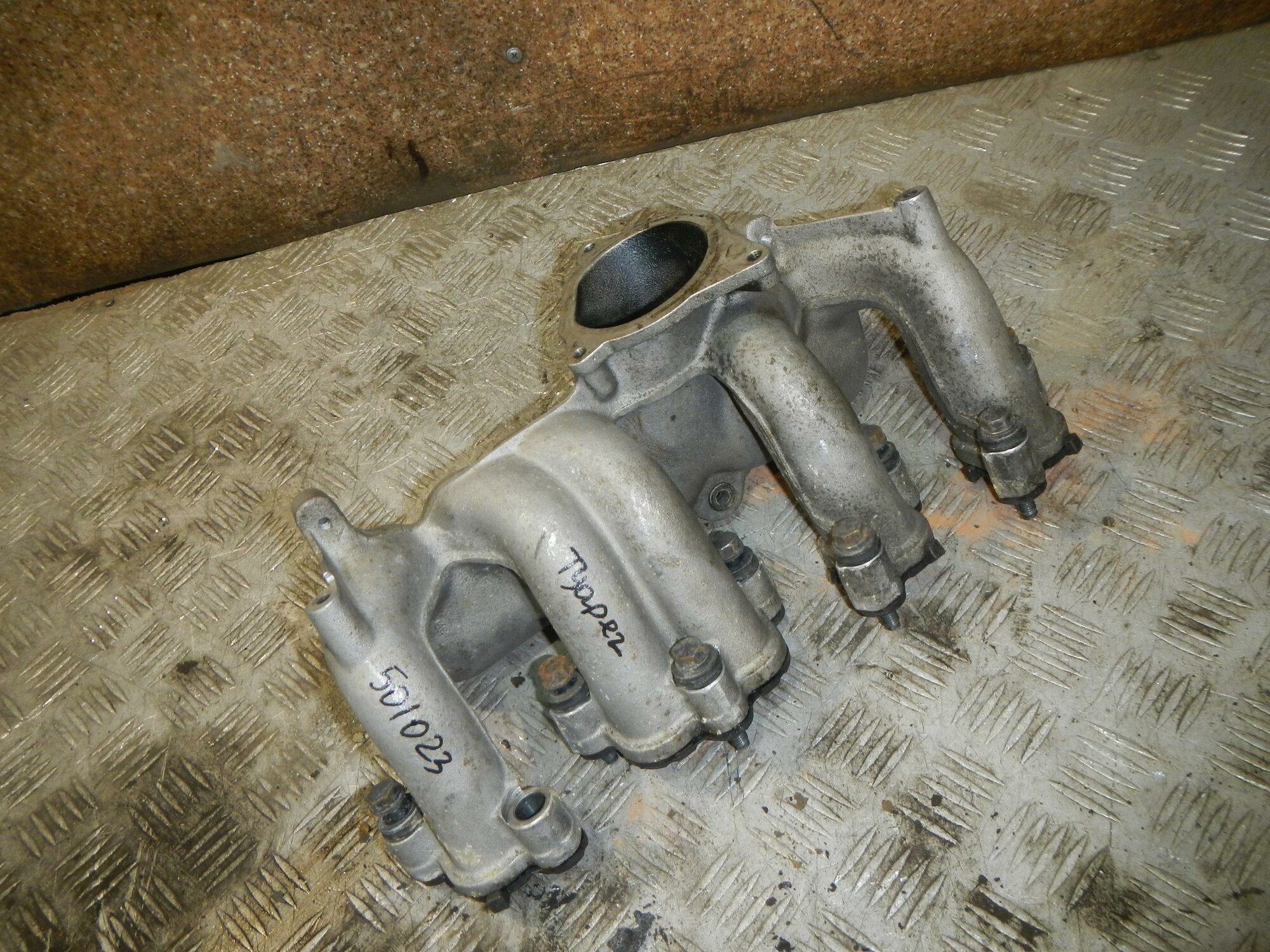 Б/У Коллектор впускной, Volkswagen (Фольксваген)-TOUAREG (02-10) VOLKSWAGEN TOUAREG (02-10) BAC 2,5 Без видимых поврежден...