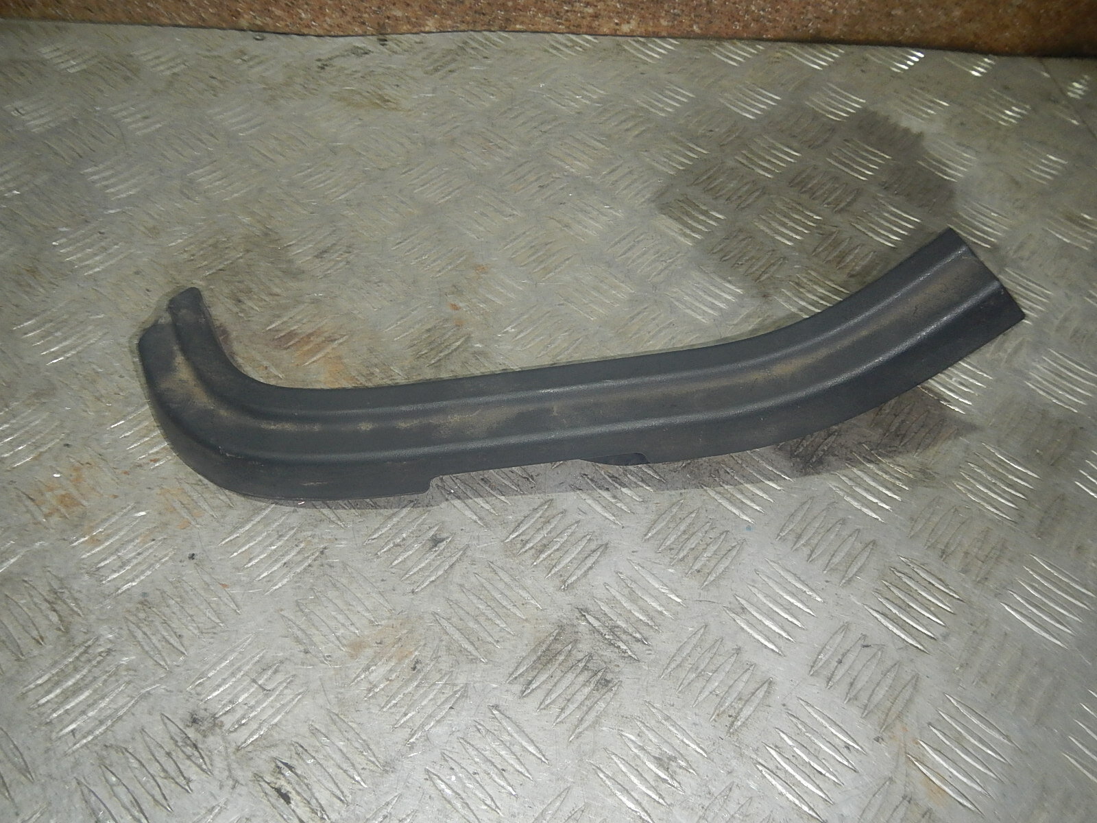 Б/У Накладка (кузов внутри), Land Rover (Ленд Ровер)-FREEER (97-06) LAND ROVER FREELANDER (97-06) На кунг правая Царапины...