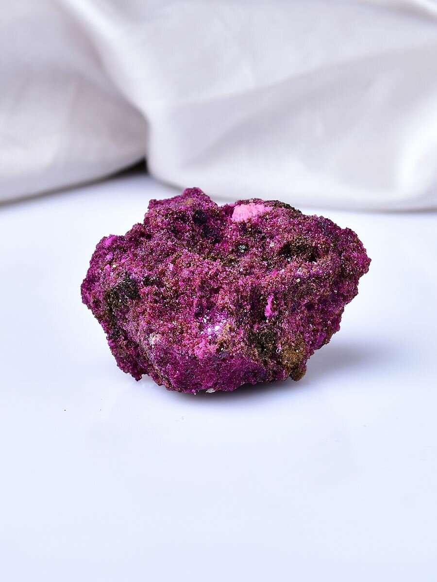 Натуральный камень рубин необработанный 20-40 г, набор из 3 штук для коллекции, магических практик и декора, сырой драгоценный кристалл без огранки